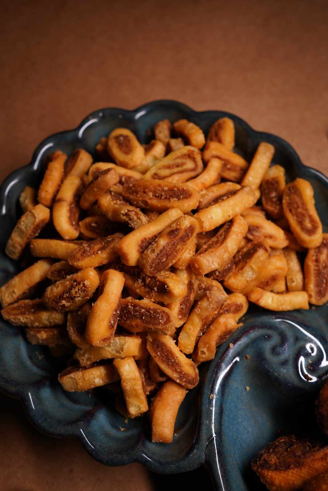 Sarvottam Mini Bhakharvadi | 500g Crunchy Sweet & Spicy Snack Rolls